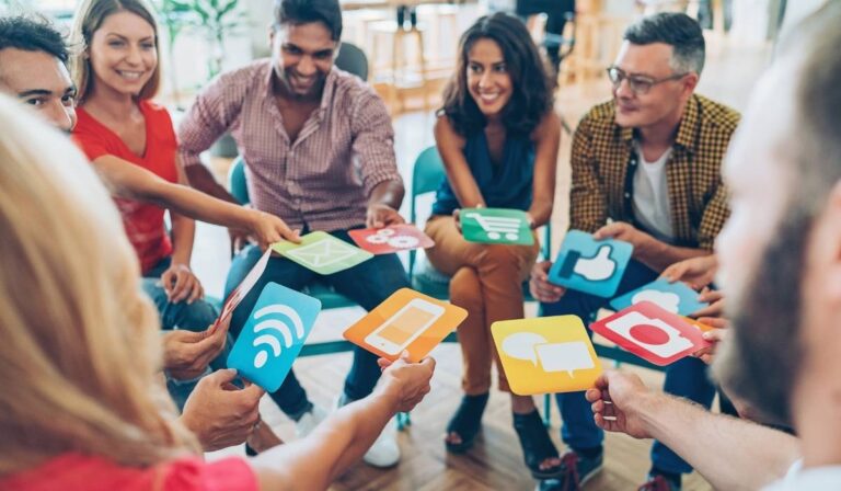 Social Media Ads: A Deep Dive into Audience Targeting and Analytics ...